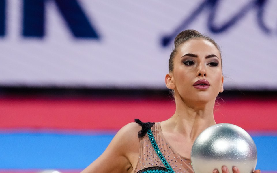 Тасева и Калейн на финалите на обръч и топка на Европейското - Дворец ...